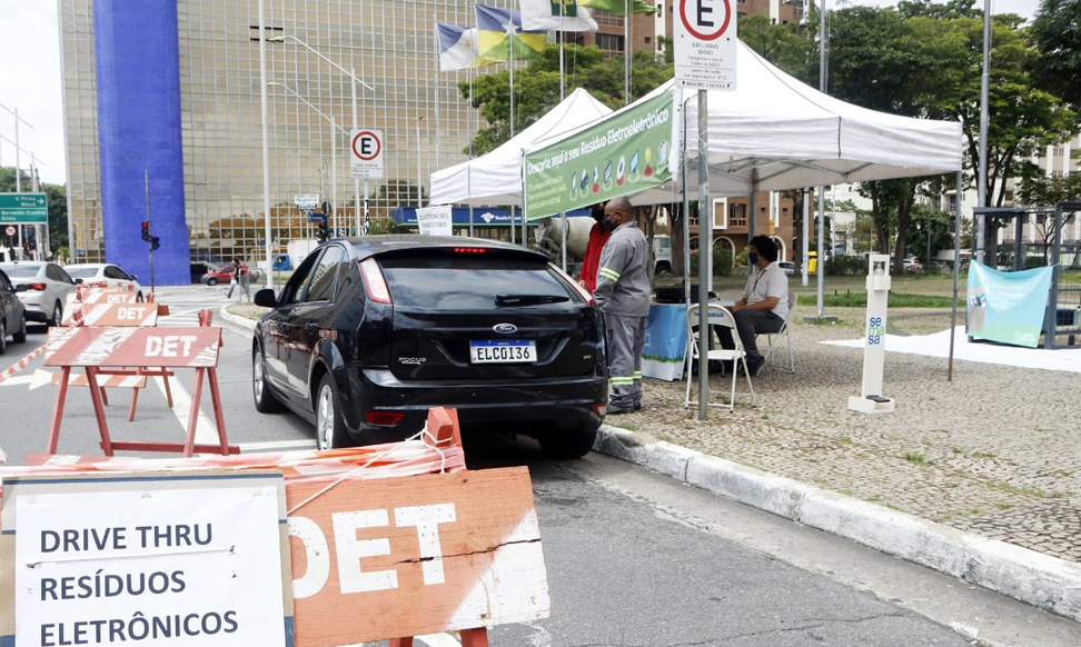 Santo André recebe drive-thru para descarte de eletrônicos - ABC Repórter