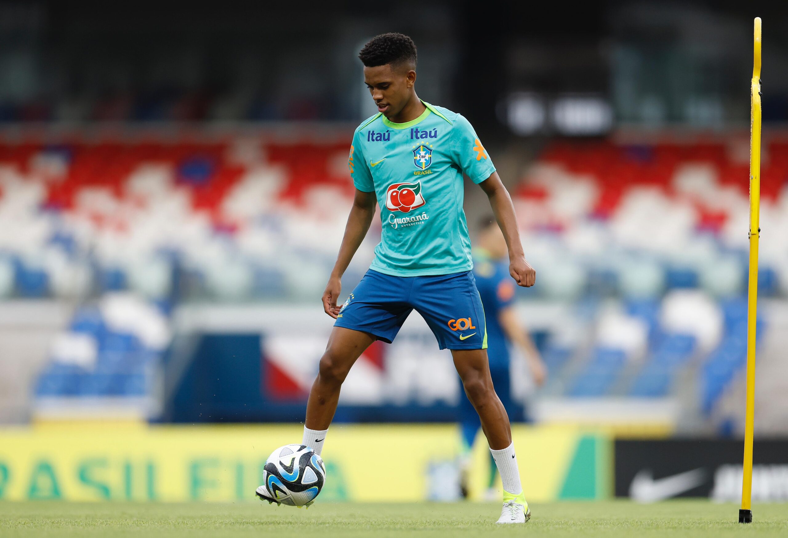 Estêvão se apresenta à Seleção Brasileira com status de artilheiro ...