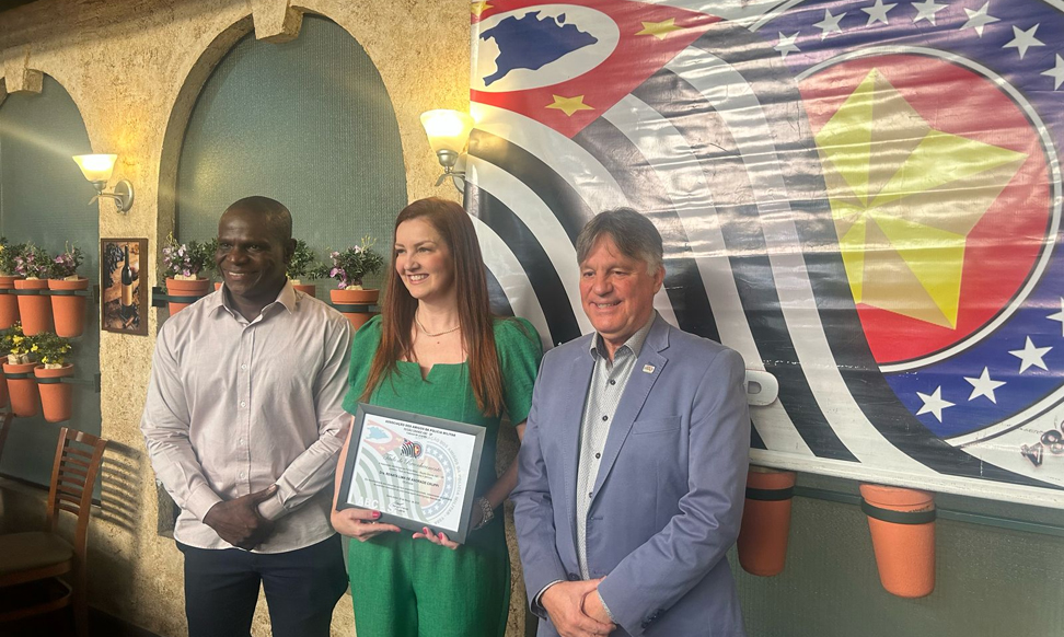 Dr. Aldo Galiano e Dra. Renata Cruppi são homenageados pela Associação ...